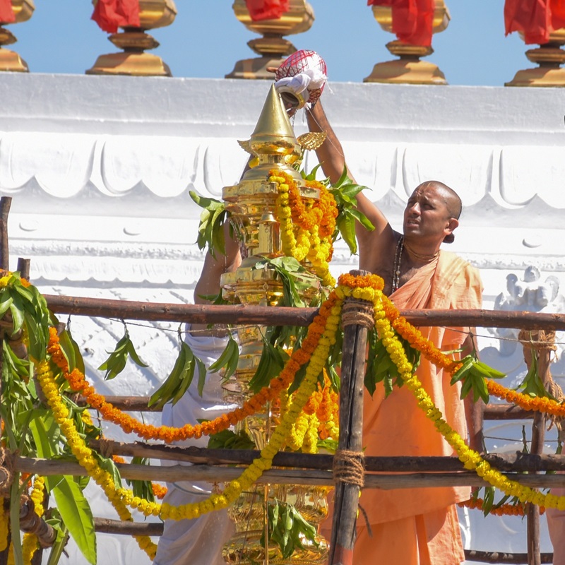 Dhvaja Stambha (Garuda Stambha) Punar Pratishthapana Ceremony - ISKCON ...