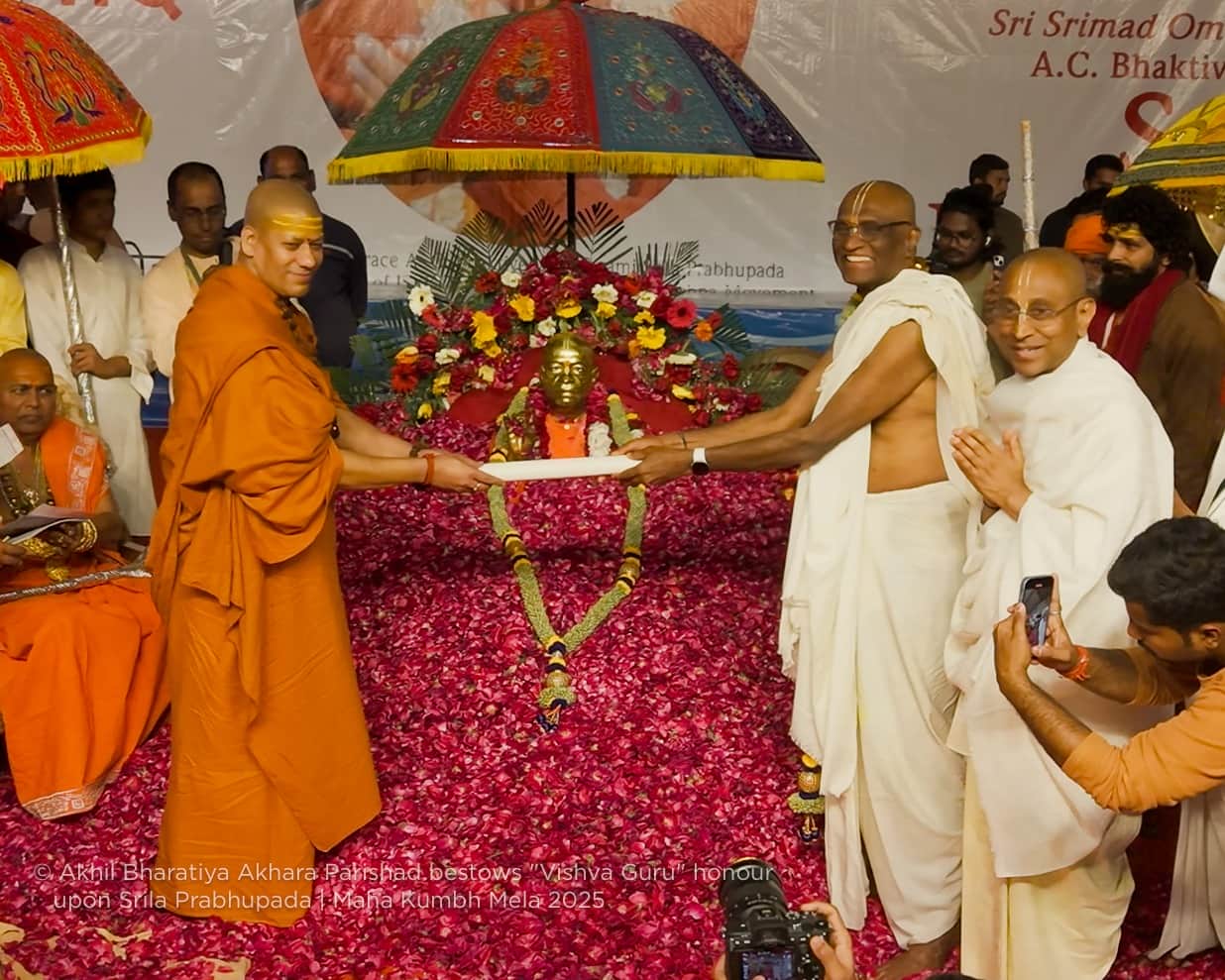 Srila Prabhupada is conferred with "Vishwa Guru" title - ISKCON Bangalore